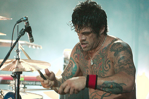 JOEY CASTILLO [THE BRONX] Sitting In On Drums For THE 8G BAND On 'Late ...